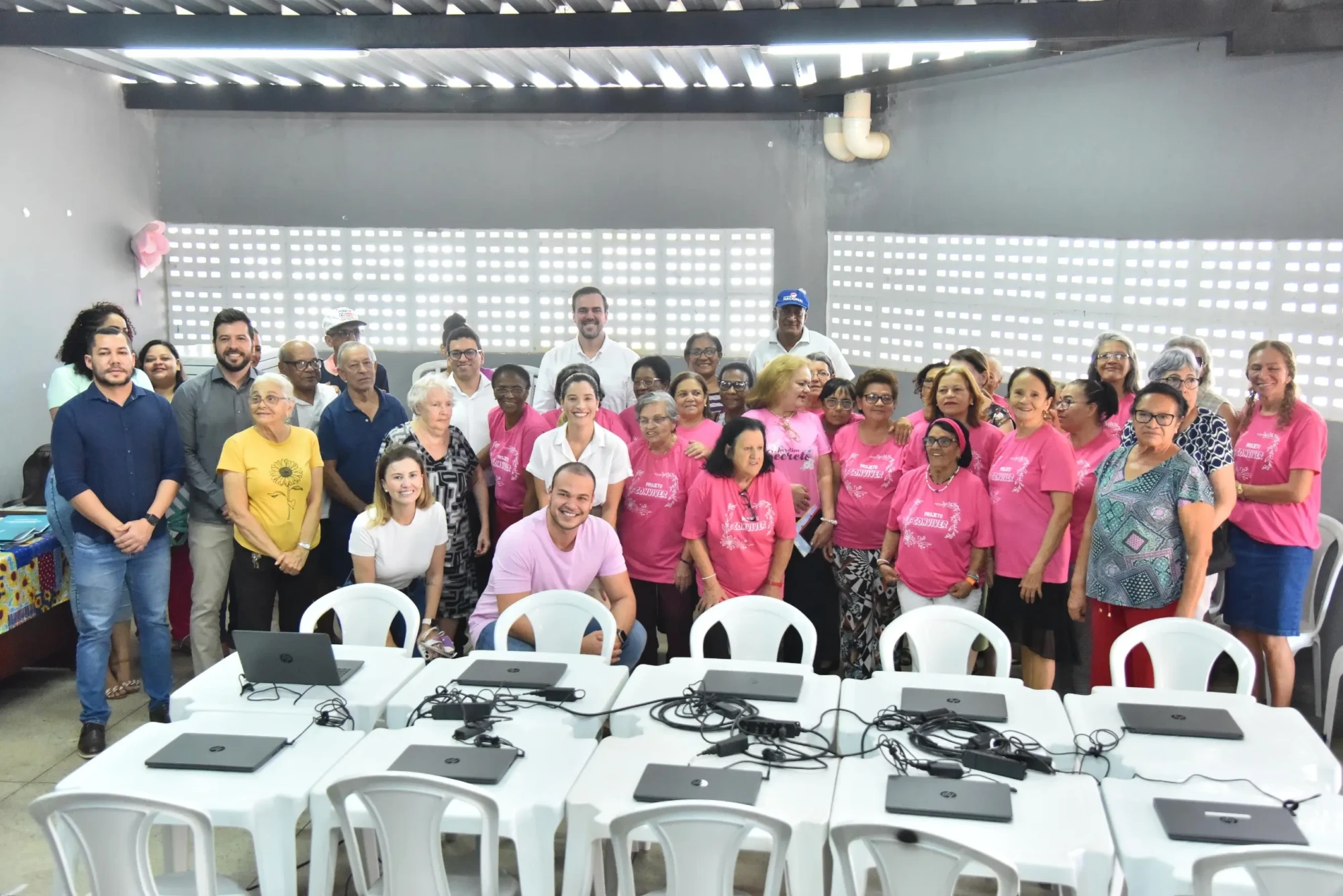 Curso gratuito ensina idosos de Aparecida a manusear o computador e o ...